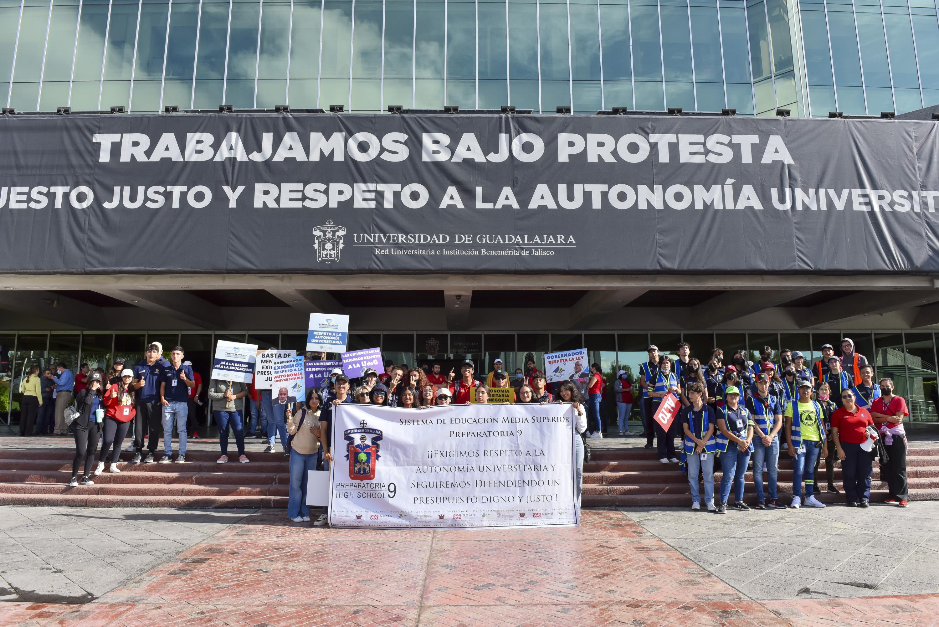 Marcha la Preparatoria 9 para exigir respeto a la autonomía universitaria | Escuela Preparatoria 5
